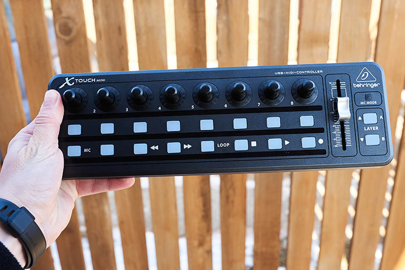 Editarea fotografiilor cu Behringer Xtouch Mini – Ghidul DSLR