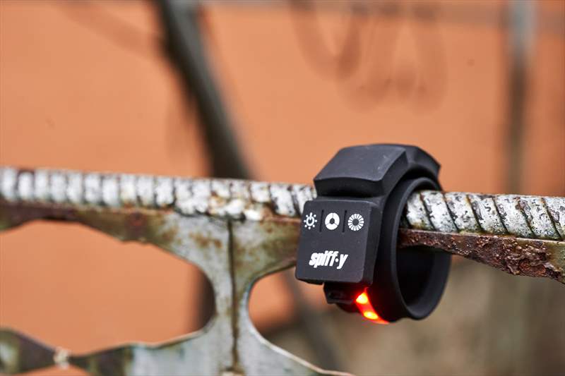 Prezentare Spiffy Gear Lumee KYU - Lumina de cinema pentru incheietura ...