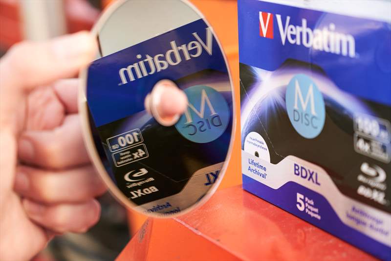 Back-up pe discuri optice in 2020 - Am testat un M-Disc Verbatim de 100 ...