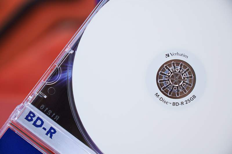 Back-up pe discuri optice in 2020 - Am testat un M-Disc Verbatim de 100 ...